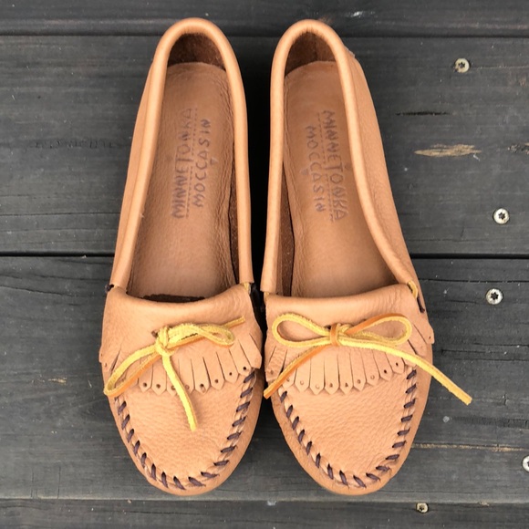 Minnetonka | Shoes | 85 Minnetonka Moccasins Tan Leather Soft Oxfords ...